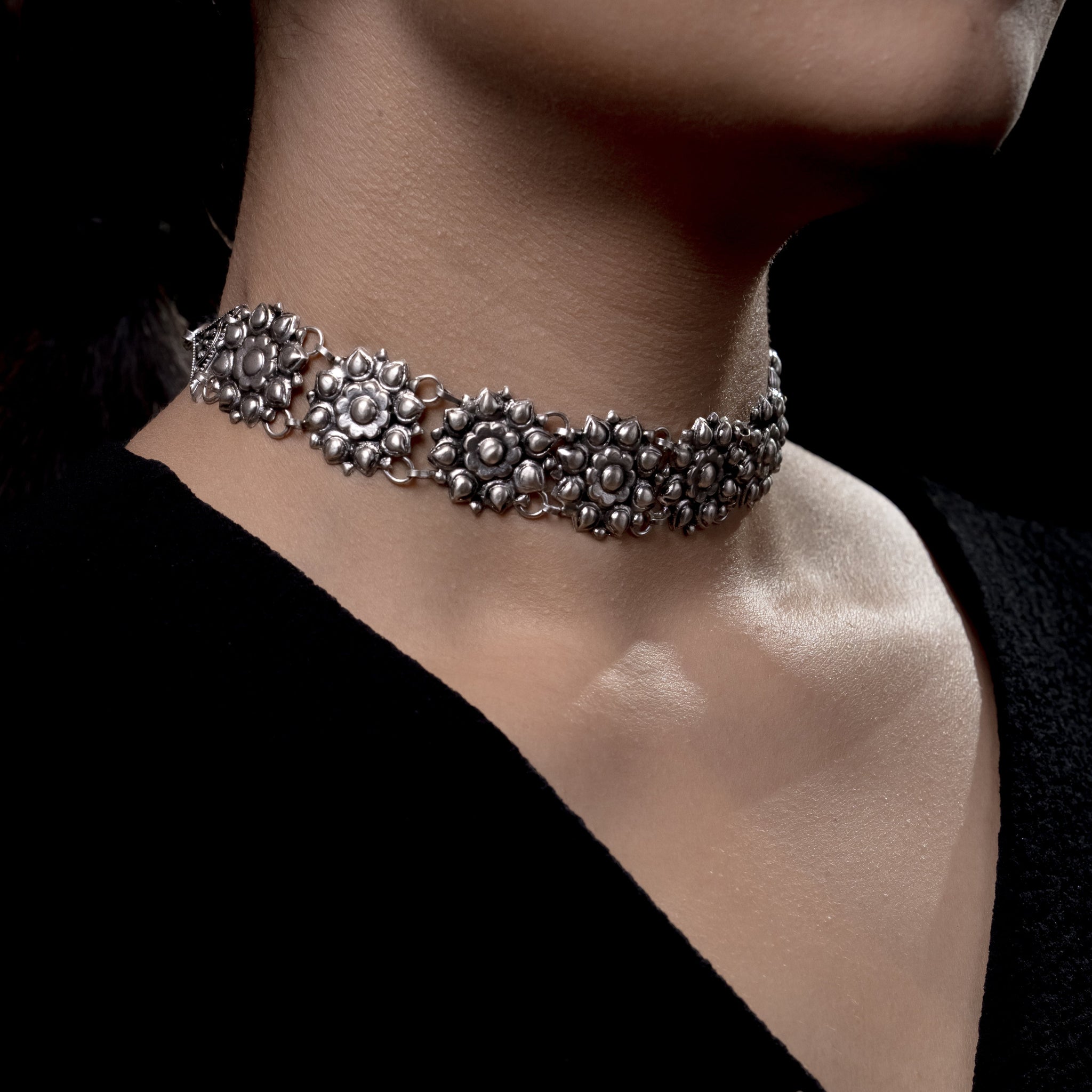 Buy Stylish Chandak Guluband Silver Choker for Women Online | Ejaa